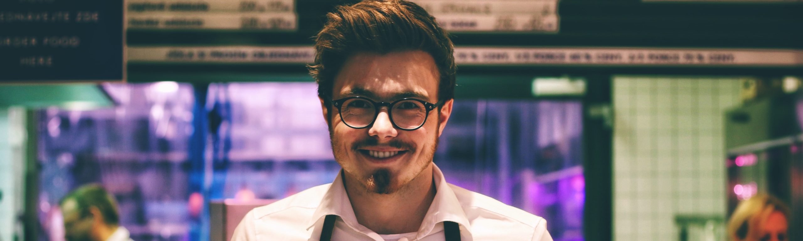 7 tips om je (goede) horecamedewerkers te behouden - MJ People